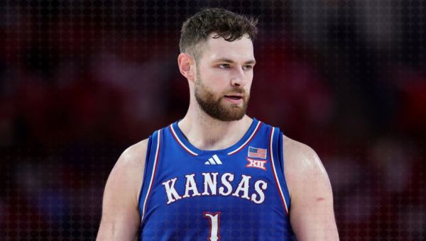 Kansas Jayhawks Hunter Dickinson Reflects on Tough Senior Season